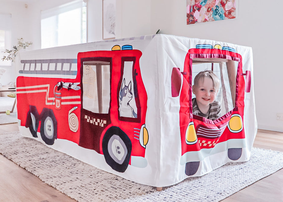 Petite Maison Play | Kids table tent cubbies